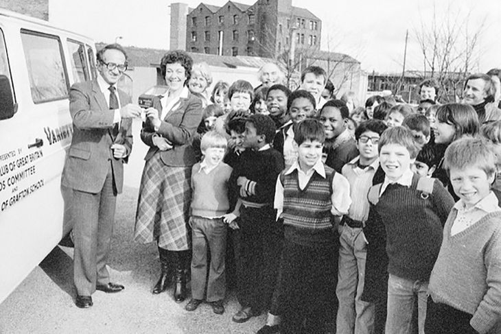 Yorkshire school receives Variety Sunshine Coach from late Paul Ziff ...